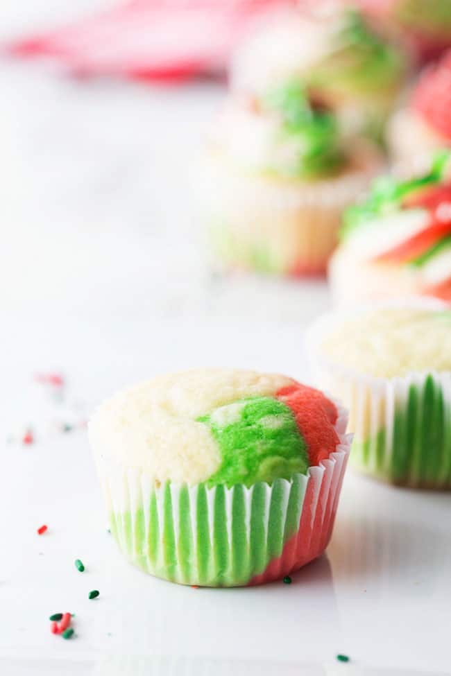 Very Merry Marble Christmas Cupcakes {VIDEO} - TidyMom®
