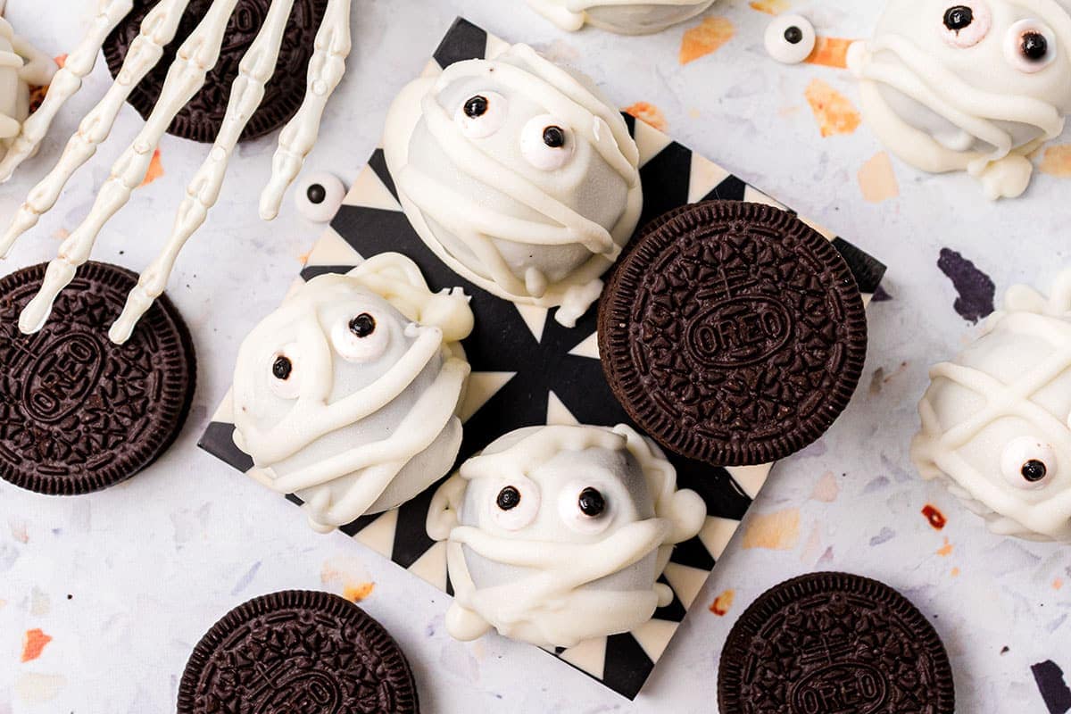 Mummy Oreo Truffles, Easy Halloween Treats! - TidyMom®