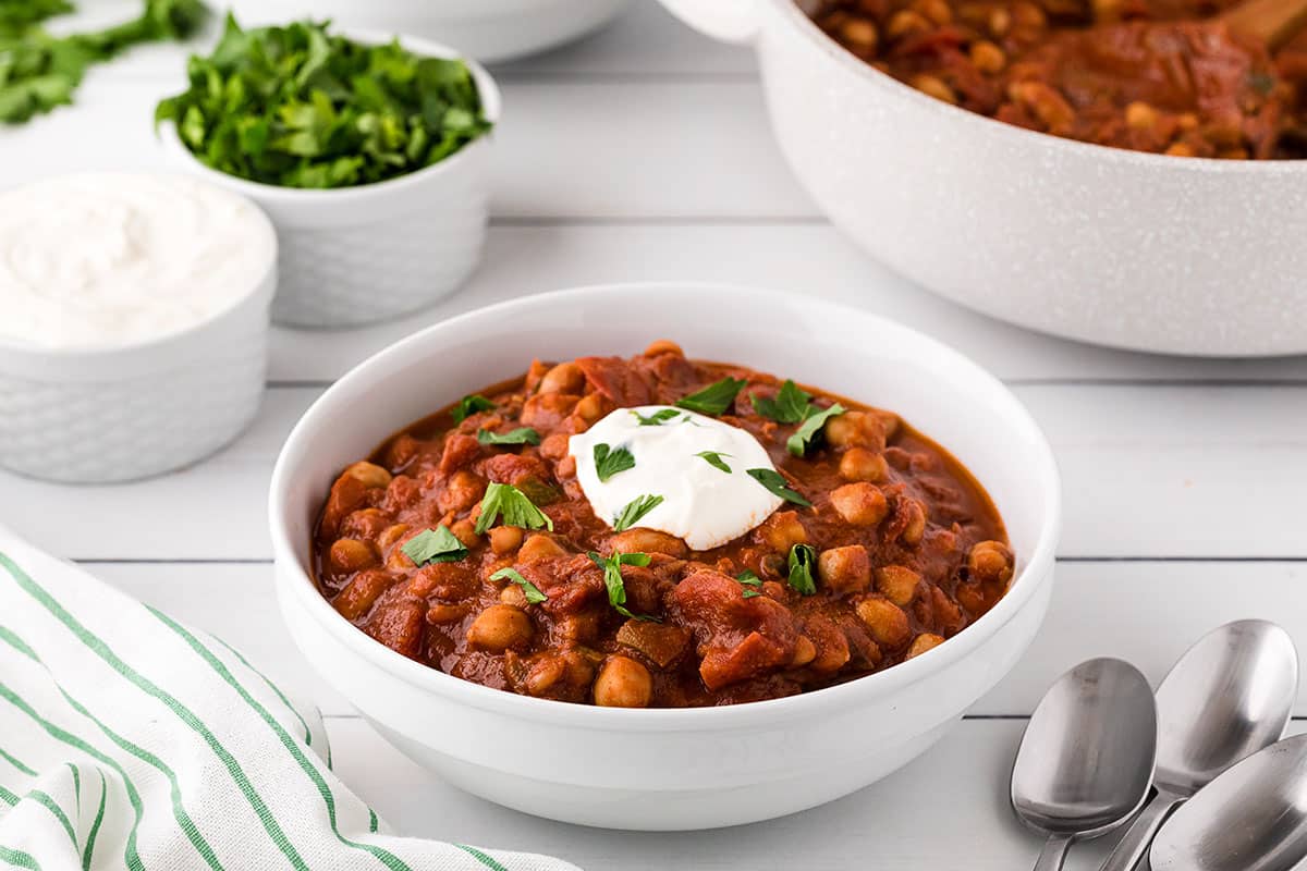 Smoky Vegetarian Chili & Fire Roasted Tomatoes - TidyMom®