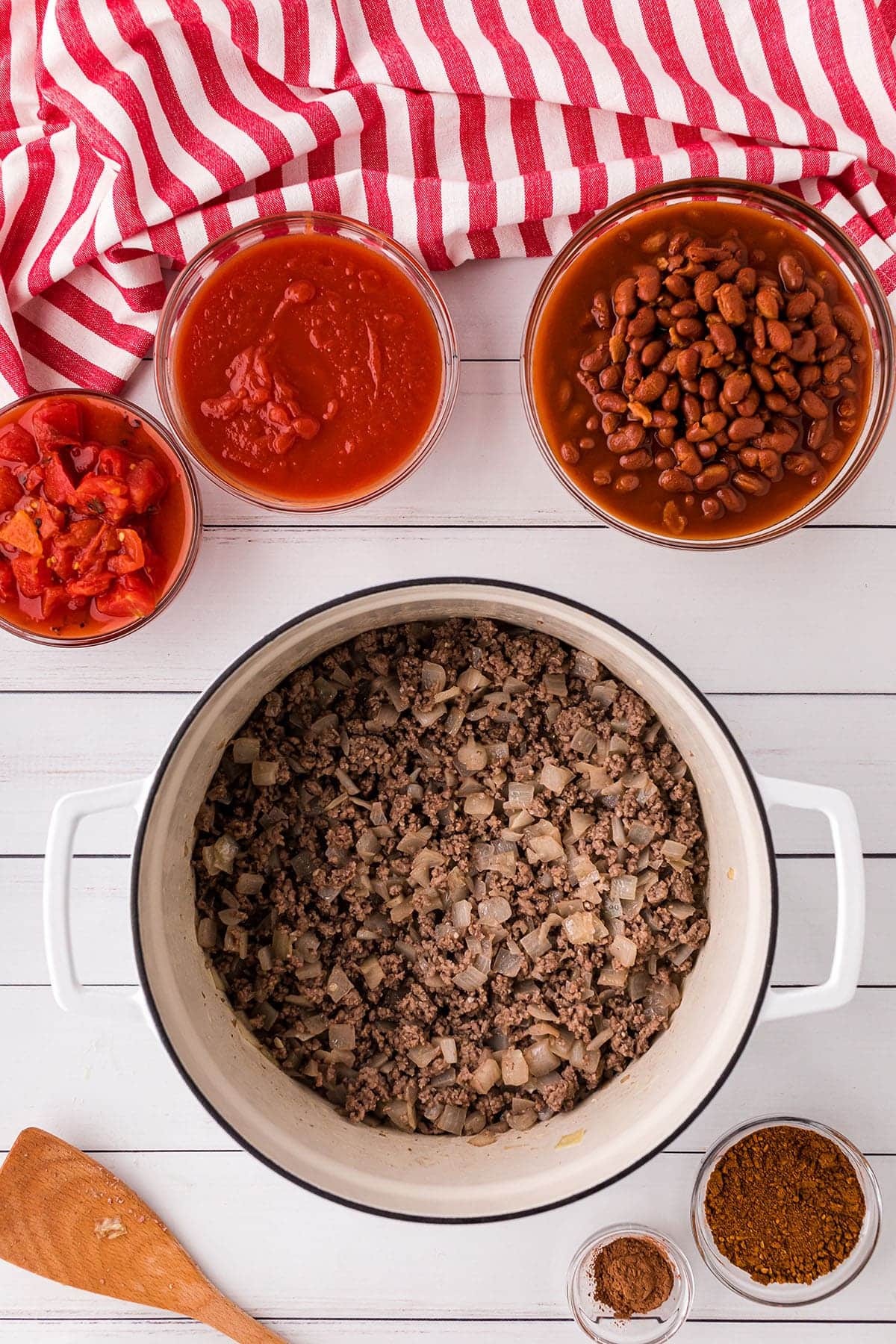 Chili Mac, Cheesy Chili And Macaroni Casserole - TidyMom®