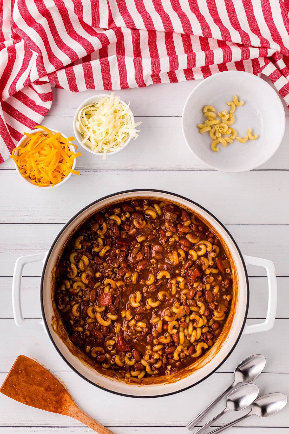 Chili Mac, Cheesy Chili And Macaroni Casserole - TidyMom®