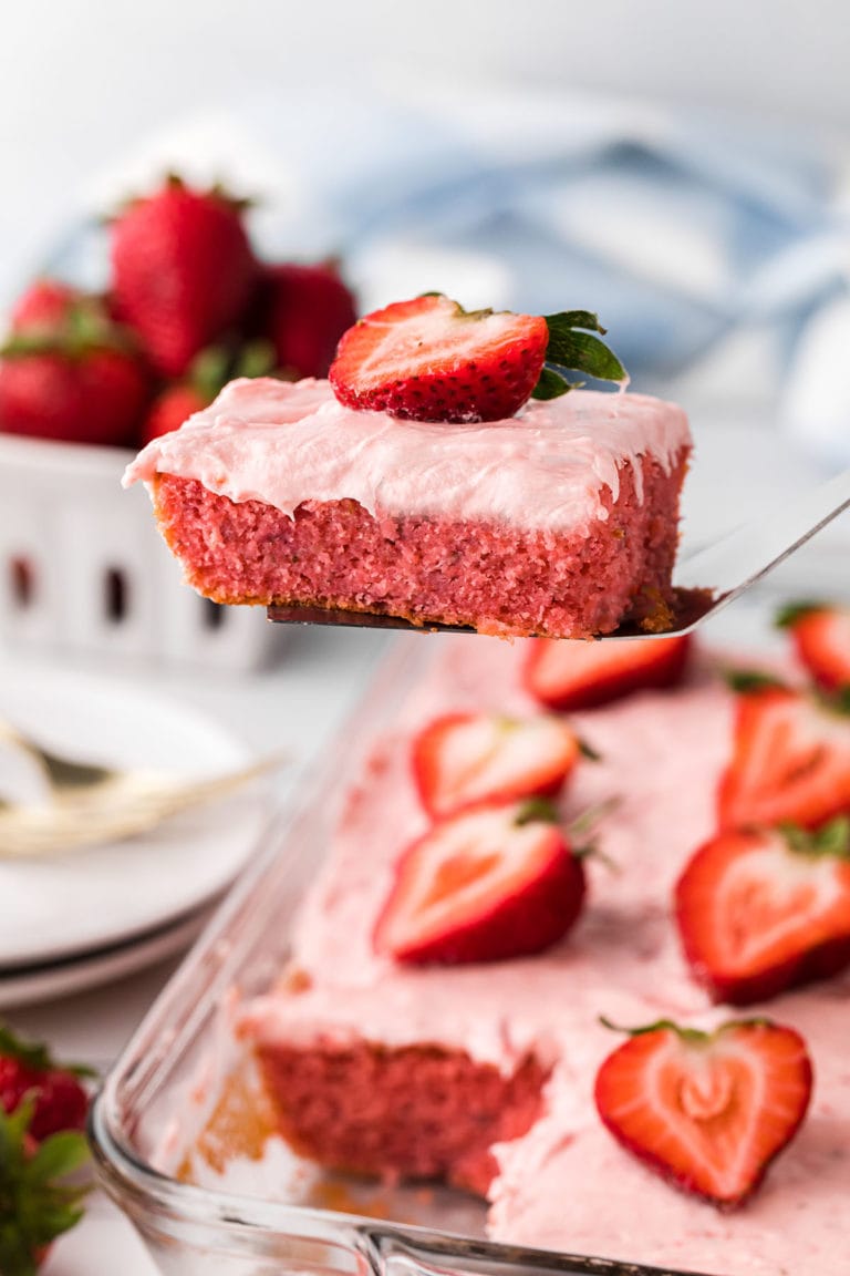 Easy Strawberry Cake - TidyMom®