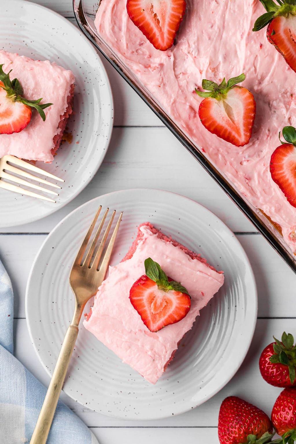 Easy Strawberry Cake - TidyMom®