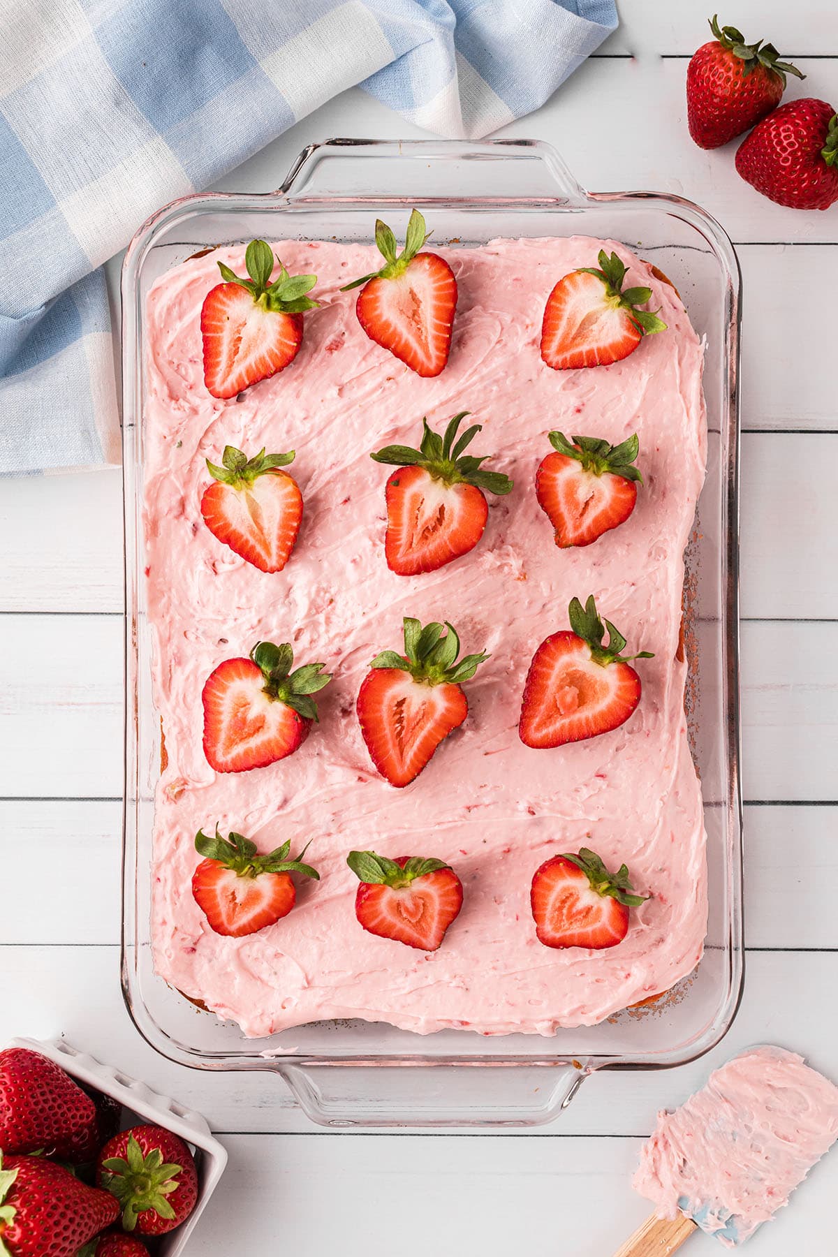 Easy Strawberry Cake - TidyMom®