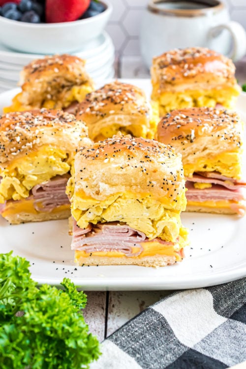 Cheesy Breakfast Sliders With Ham And Eggs - TidyMom®
