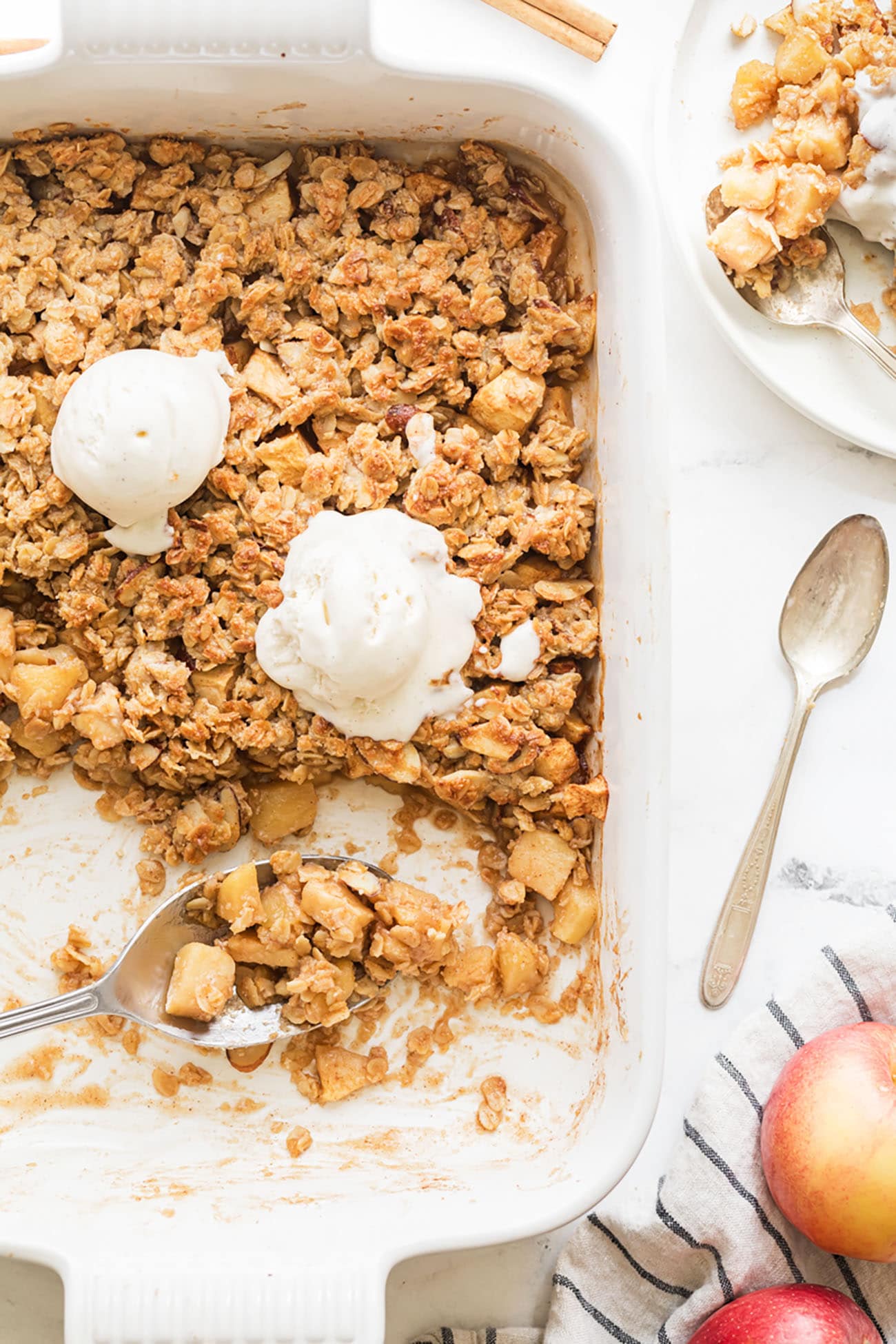 Apple Oatmeal Crumble Recipe For A Quick Dessert - TidyMom®